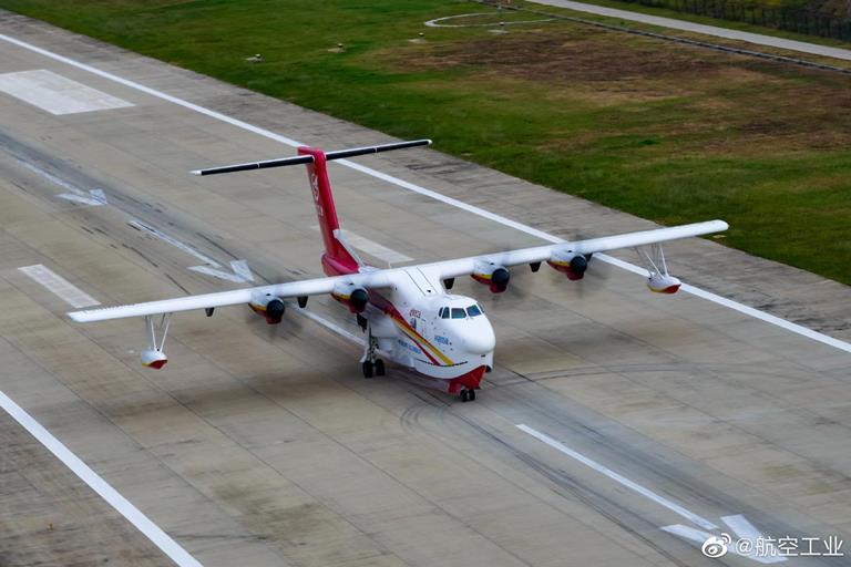 AG600M shows off 12t water drop capability | News | Flight Global